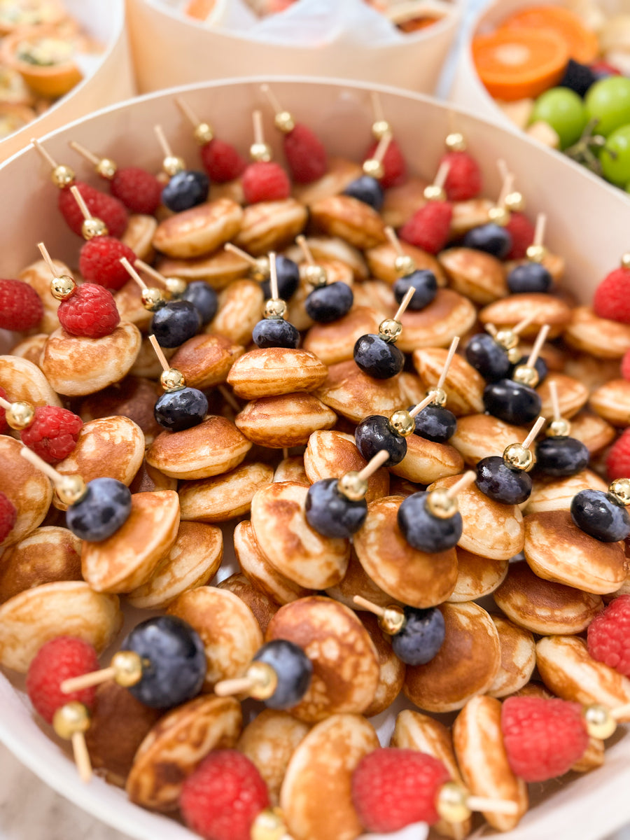 Mini pancakes with berries – Happy Love Box